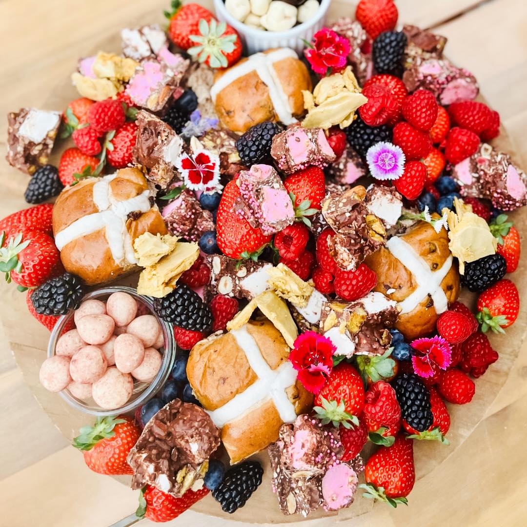 How to make an extraordinary Easter grazing board – Pebbly Path